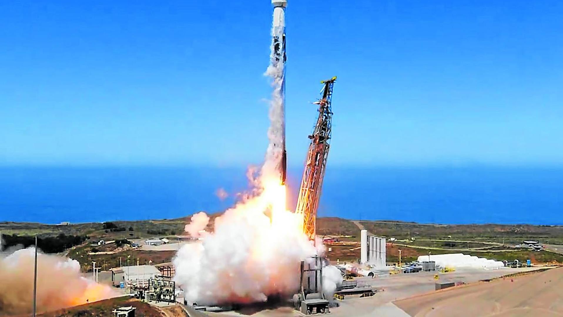 El satélite Lur-1 establece conexión | El Diario Vasco